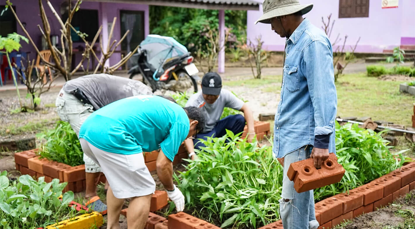Supporting Agricultural Programs for School Lunches | Community ...
